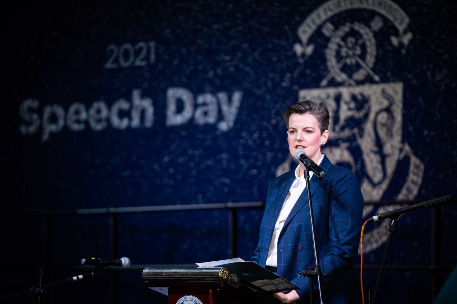 听Sarah Davey女士说小学部 - AISL Harrow Beijing